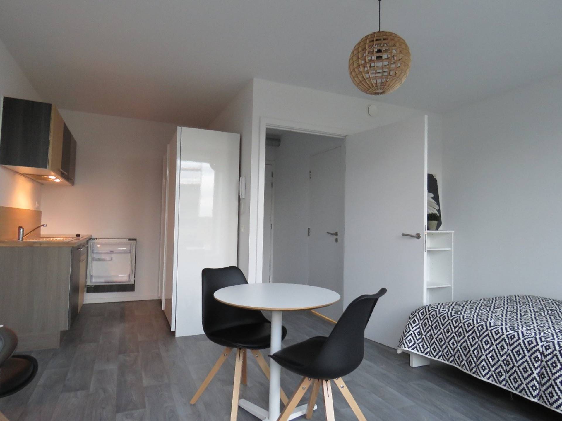 Kot Antwerpen - Studio van 30 m2 aan de Jan Van Hoenackerstraat voor € ...